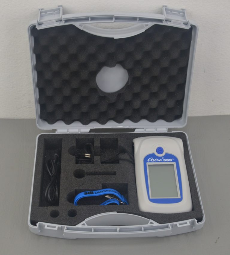 SDI Diagnostics Astra 300 Multi-Functional Touchscreen Spirometer 29 ...
