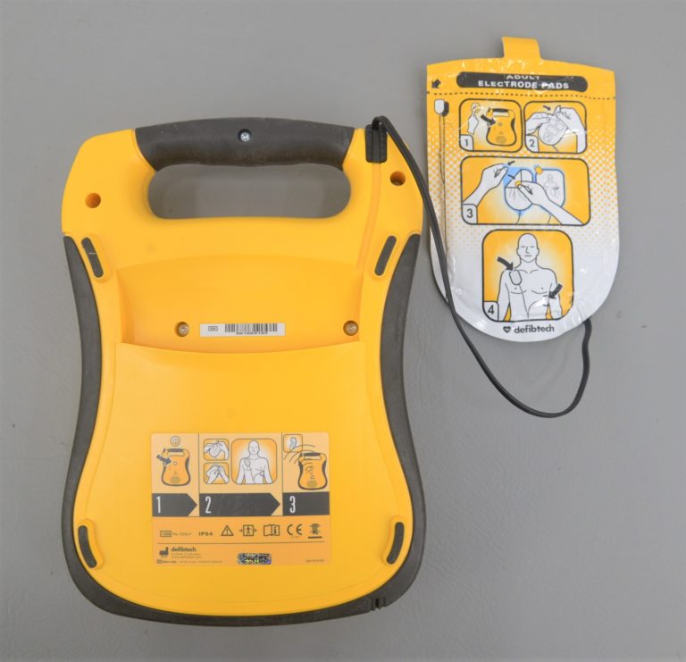 DefibTech Lifeline Auto AED Defibrillator DDU-120A w/ Adult Electrode ...