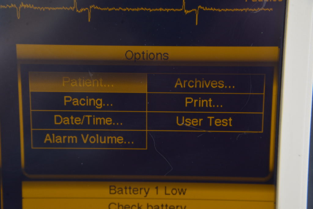 Medtronic LifePak 12 Biphasic Defibrillator 3 Lead ECG, & Pacing ...