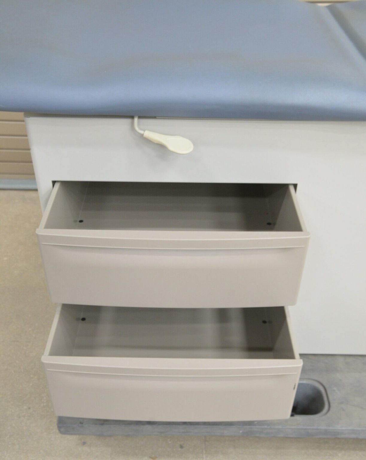 Brewer 5000/5001 Examination Table – Rhino Trade LLC