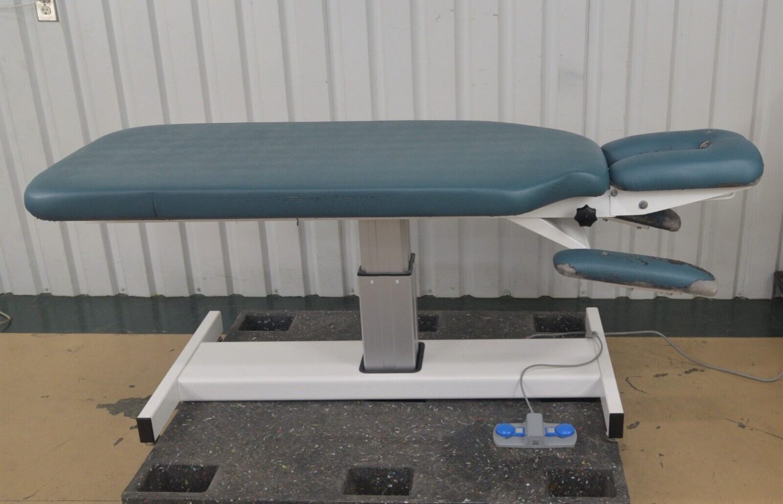 EarthLite 20101 Apex Lift Electric Hi-Lo Chiropractic Treatment Table ...