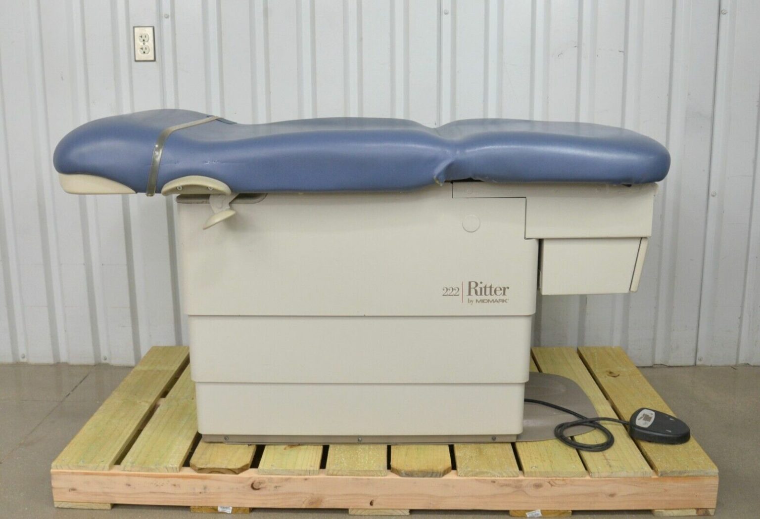 Midmark Ritter 222-008-202-4 Barrier Free Power Examination Chair w ...