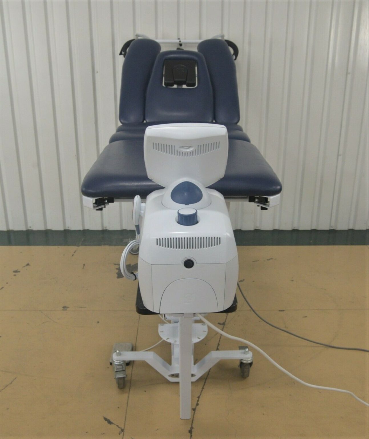 Chattanooga Triton DTS 2841 Traction Unit w/ TRT-600 Treatment Table ... Chattanooga Triton DTS 2841 Traction Unit w/ TRT-600 Treatment Table ...