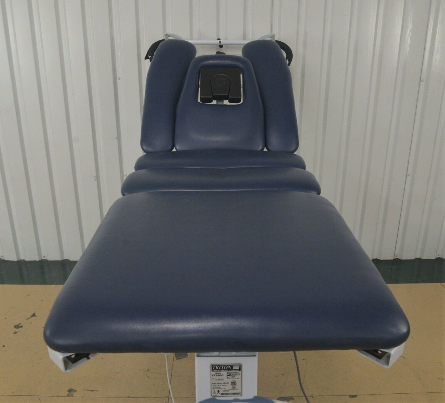 Chattanooga Triton DTS 2841 Traction Unit w/ TRT-600 Treatment Table ... Chattanooga Triton DTS 2841 Traction Unit w/ TRT-600 Treatment Table ...