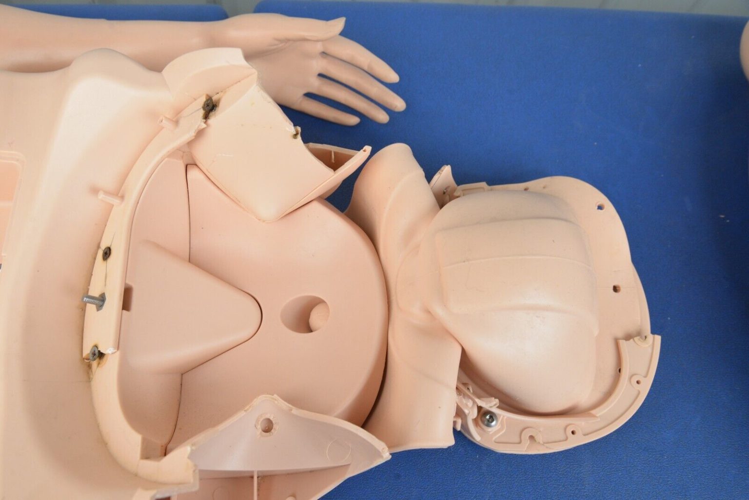 Laerdal SimMom 377-05050 W/ VitalSim Vital Signs Simulator & Controller ...