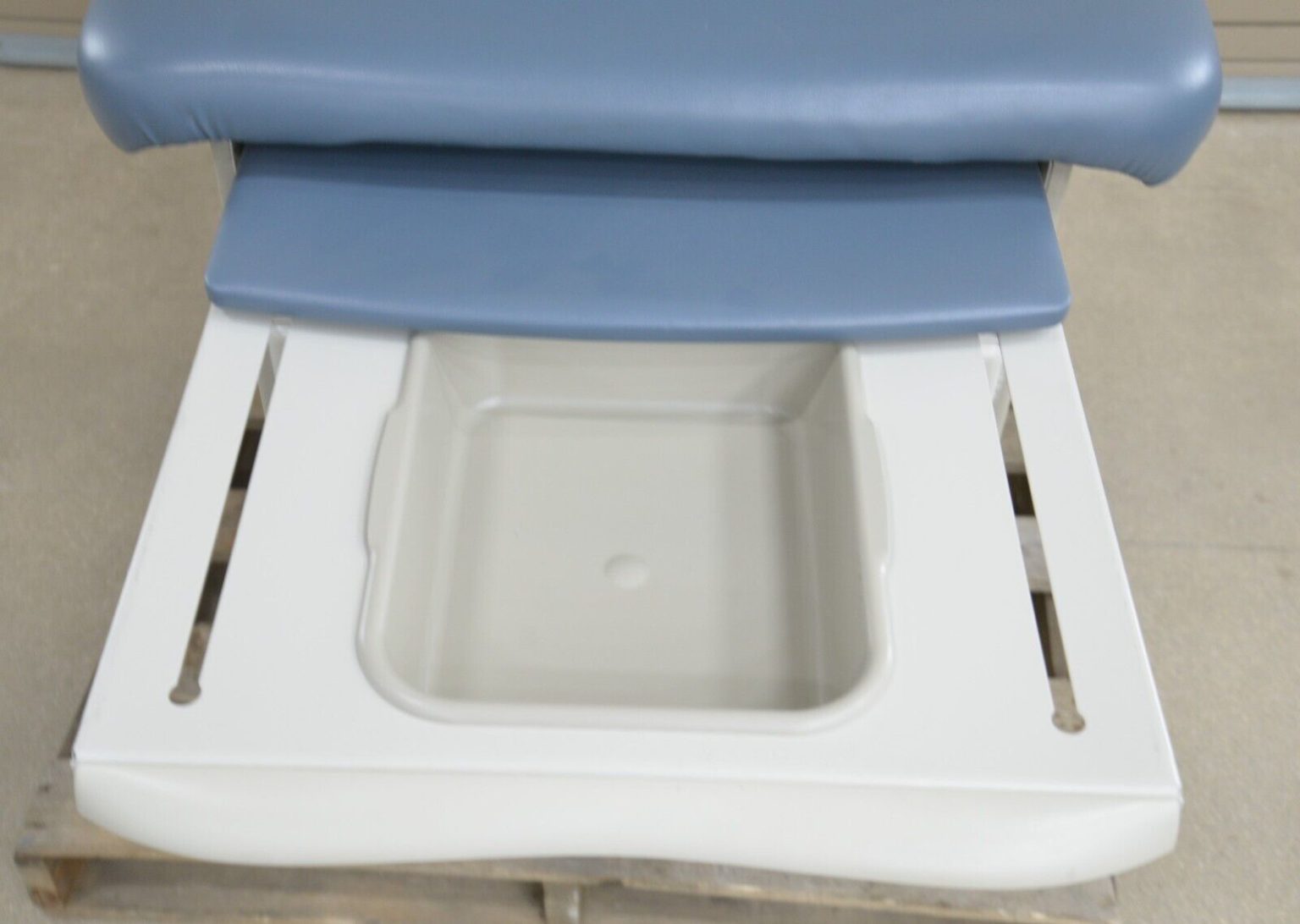 Midmark 604-001 Barrier Free Manual Examination Table – Rhino Trade LLC