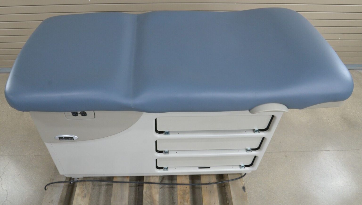 Midmark 604-001 Barrier Free Manual Examination Table – Rhino Trade LLC
