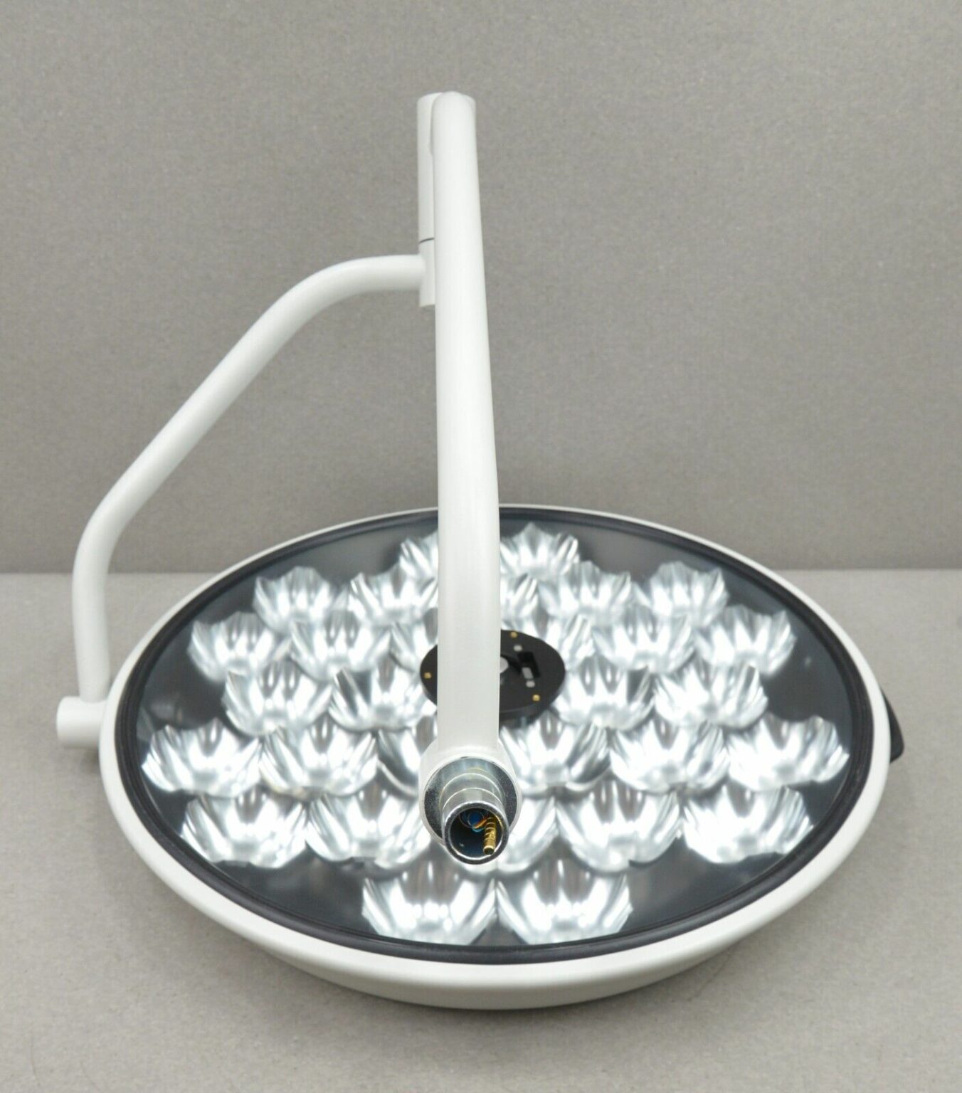 Stryker Visum LED 2 Surgical Light, Camera Ready 0682001253 – Rhino ...