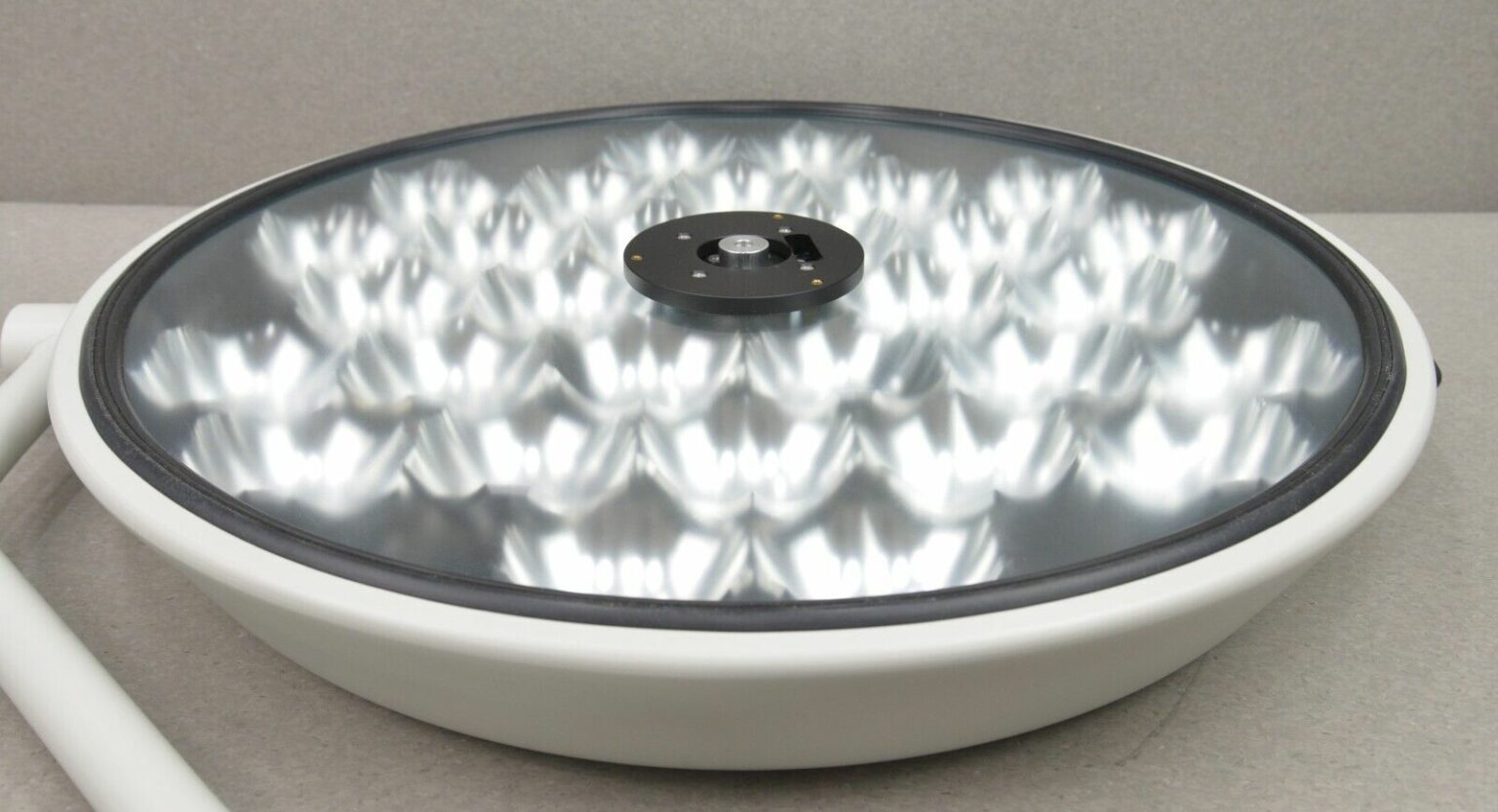 Stryker Visum LED 2 Surgical Light, Camera Ready 0682001253 – Rhino ...