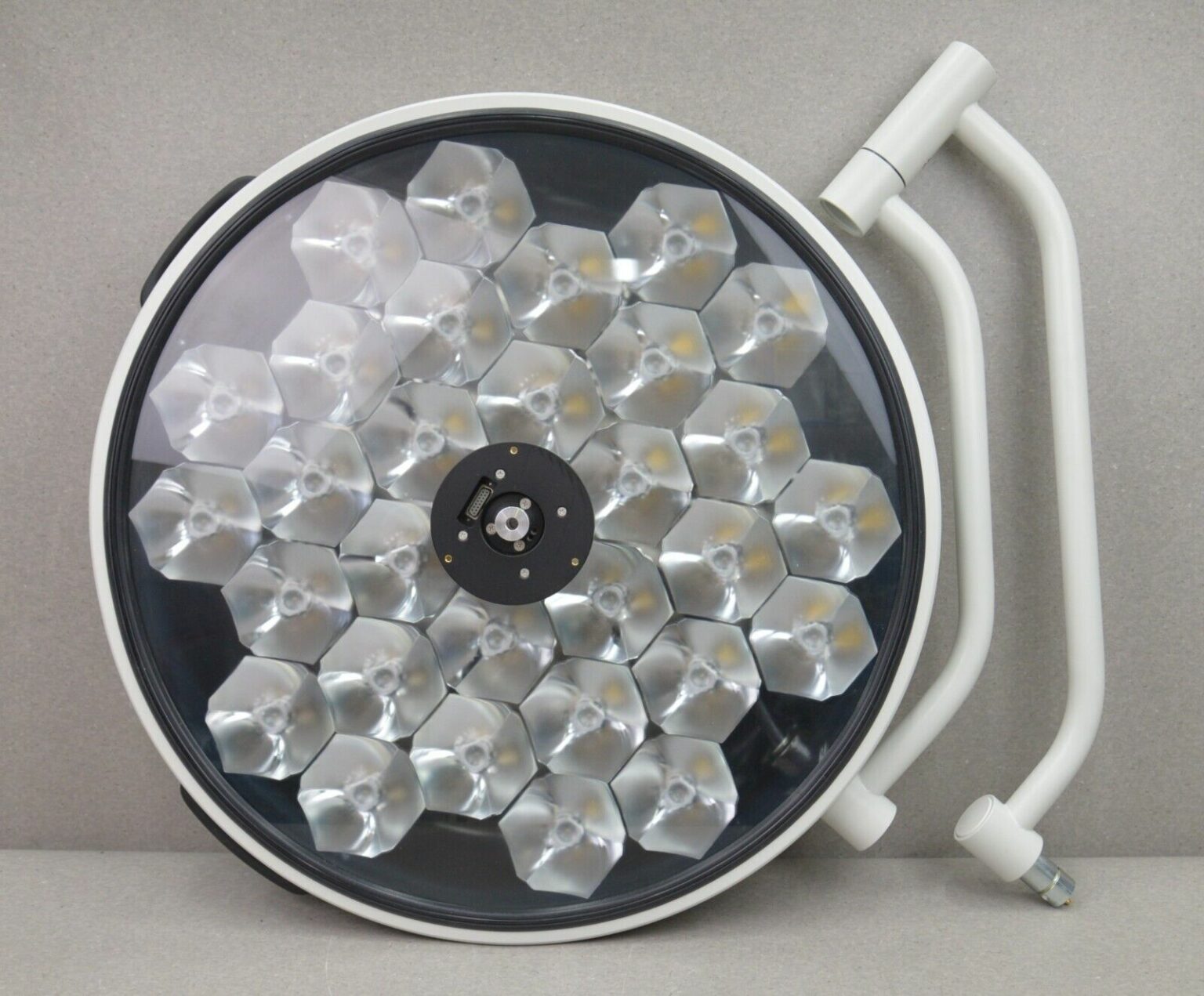 Stryker Visum LED 2 Surgical Light, Camera Ready 0682001253 – Rhino ...