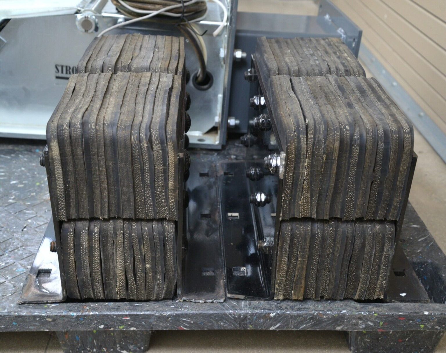Blue Giant TL85 Strong Arm Hydraulic Vehicle Restraint Loading Dock ...