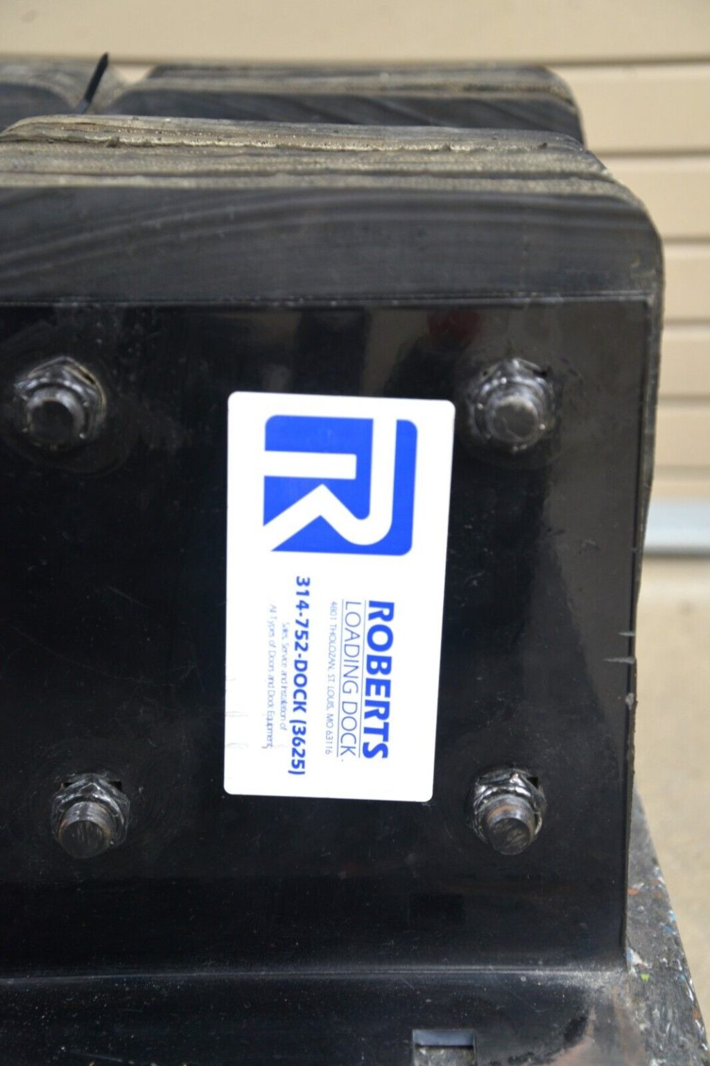 Blue Giant TL85 Strong Arm Hydraulic Vehicle Restraint Loading Dock ...