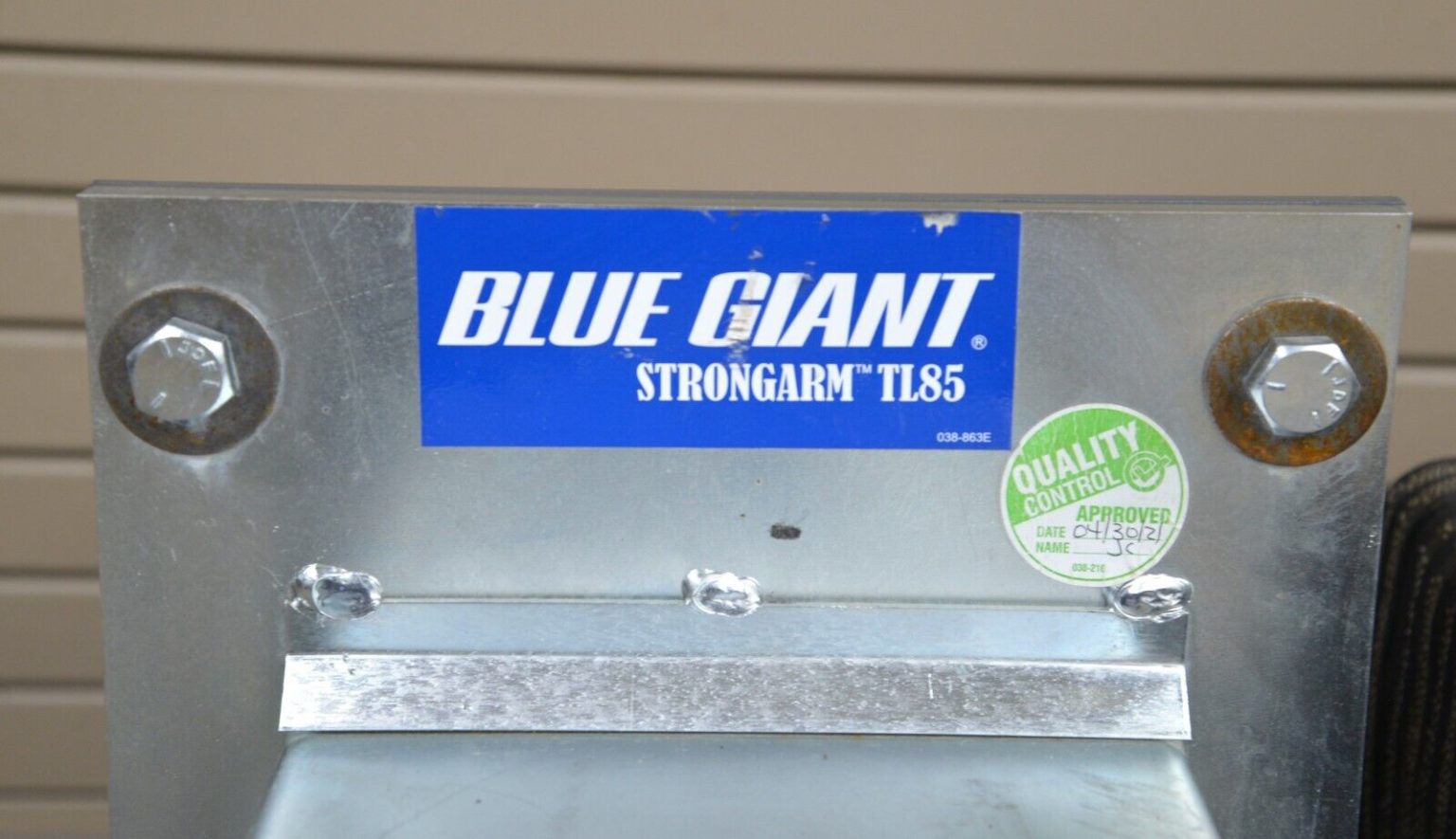 Blue Giant TL85 Strong Arm Hydraulic Vehicle Restraint Loading Dock ...
