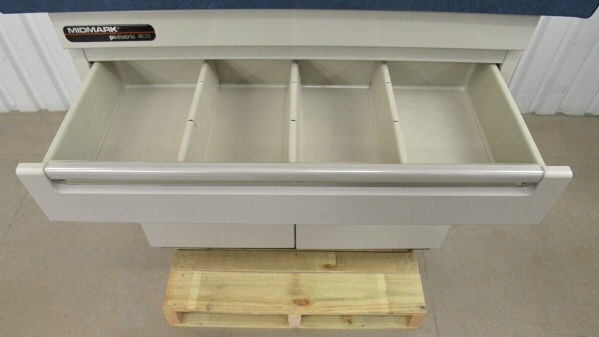 Midmark 409-006 Pediatric Examination Table W/ Tanita BWB-800 Digital ...