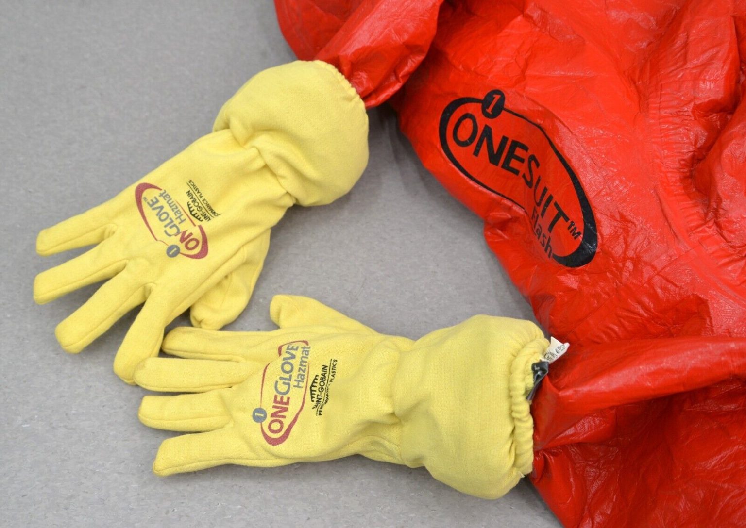 ONESuit Flash NFPA 1991, 2005 Protective Hazmat Suit Large Saint Gobain ...