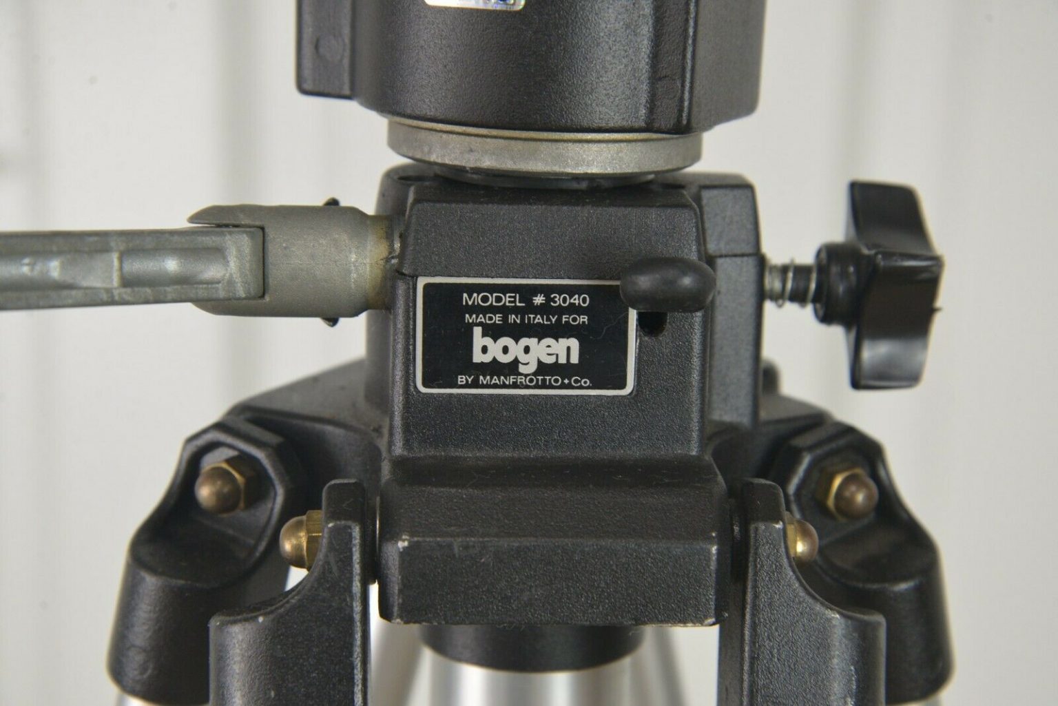 Bogen Manfrotto 3040 Silver Professional Camera Tripod w/ 3063 Head ...