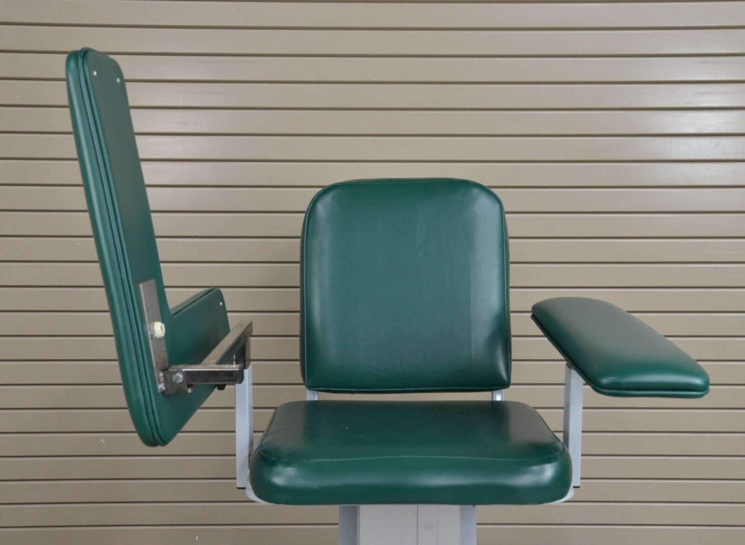 Custom Comfort Medtek 1202-LU/AP Phlebotomy Chair with Foot Pedal – Rhino Trade LLC