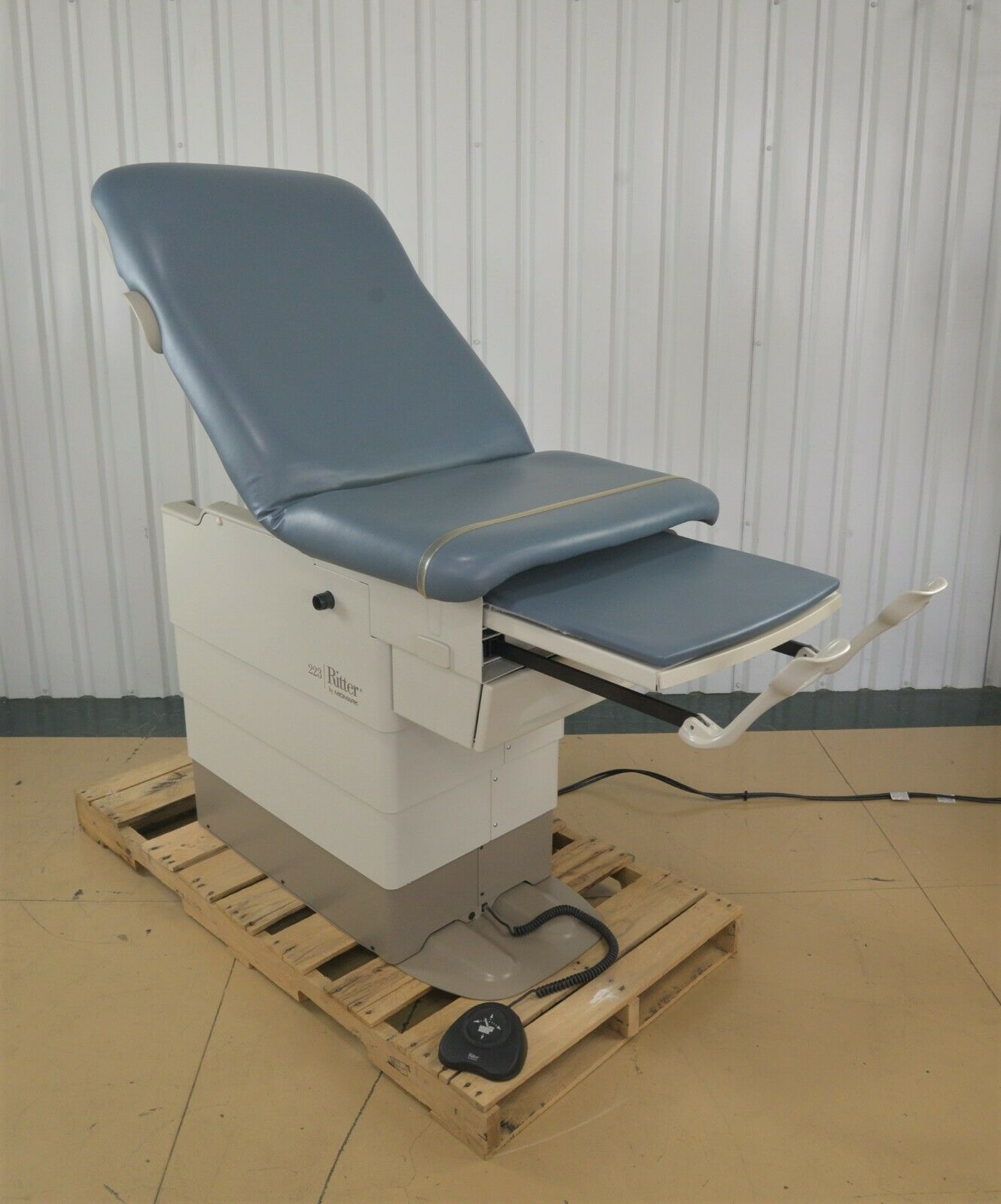 Midmark Ritter 223-016 Barrier Free Hi-Low Power Examination Chair w ...