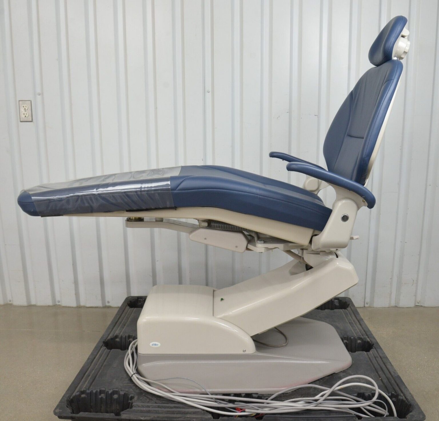 A-dec 1221 Ergonomic Dental Operating Patient Exam Chair W/ Footswitch ...