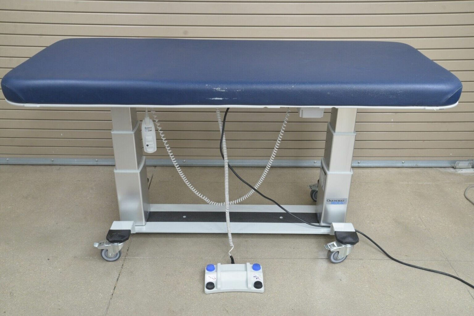 Oakworks Medical Dual Tower General EA Ultrasound Table w/ Hand & Foot ...