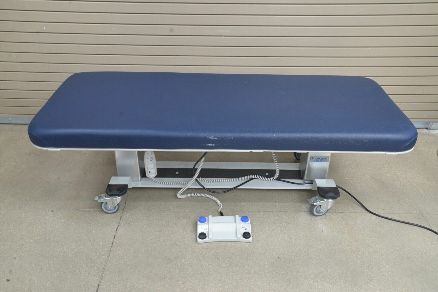 Oakworks Medical Dual Tower General EA Ultrasound Table w/ Hand & Foot ...