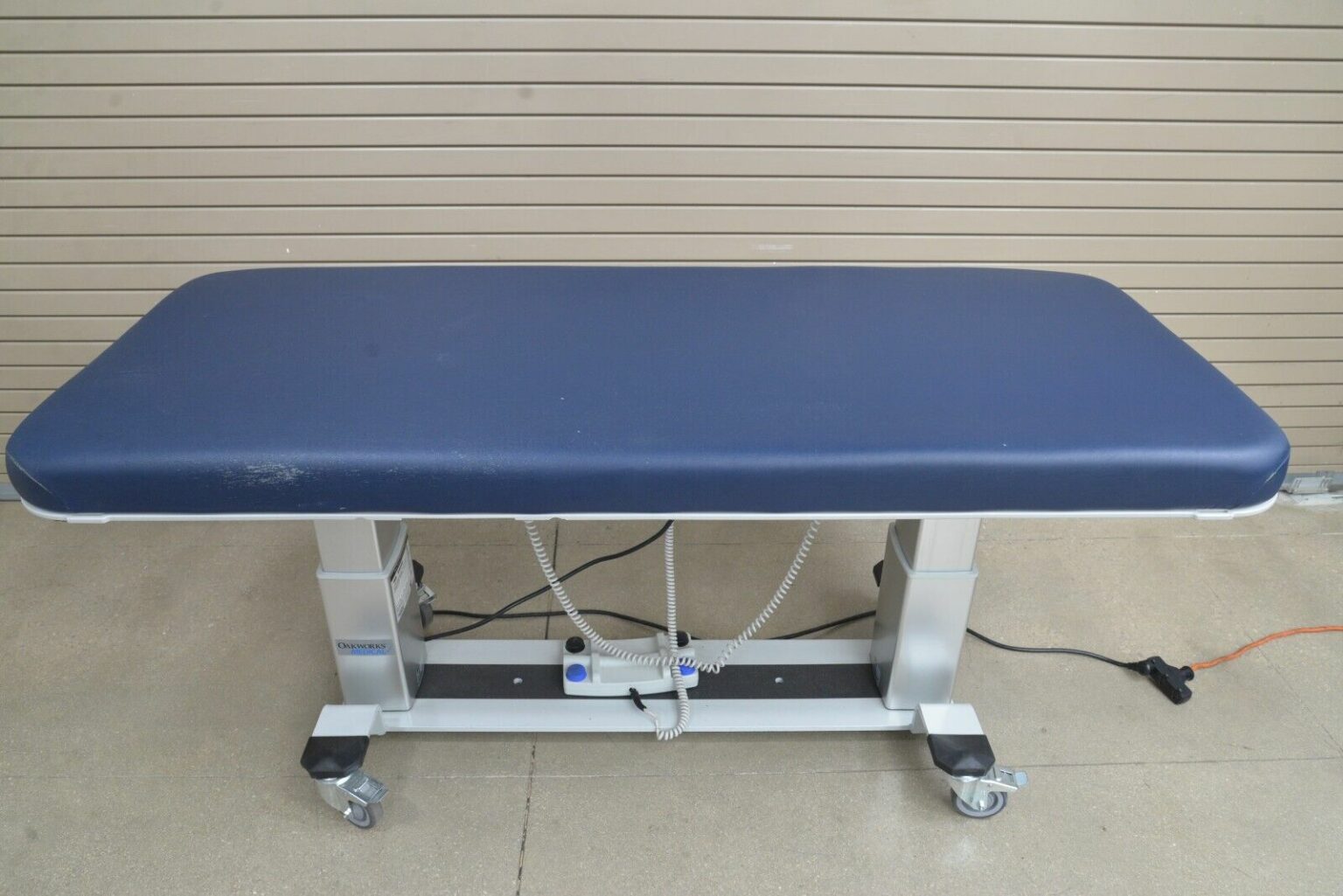 Oakworks Medical Dual Tower General EA Ultrasound Table w/ Hand & Foot ...