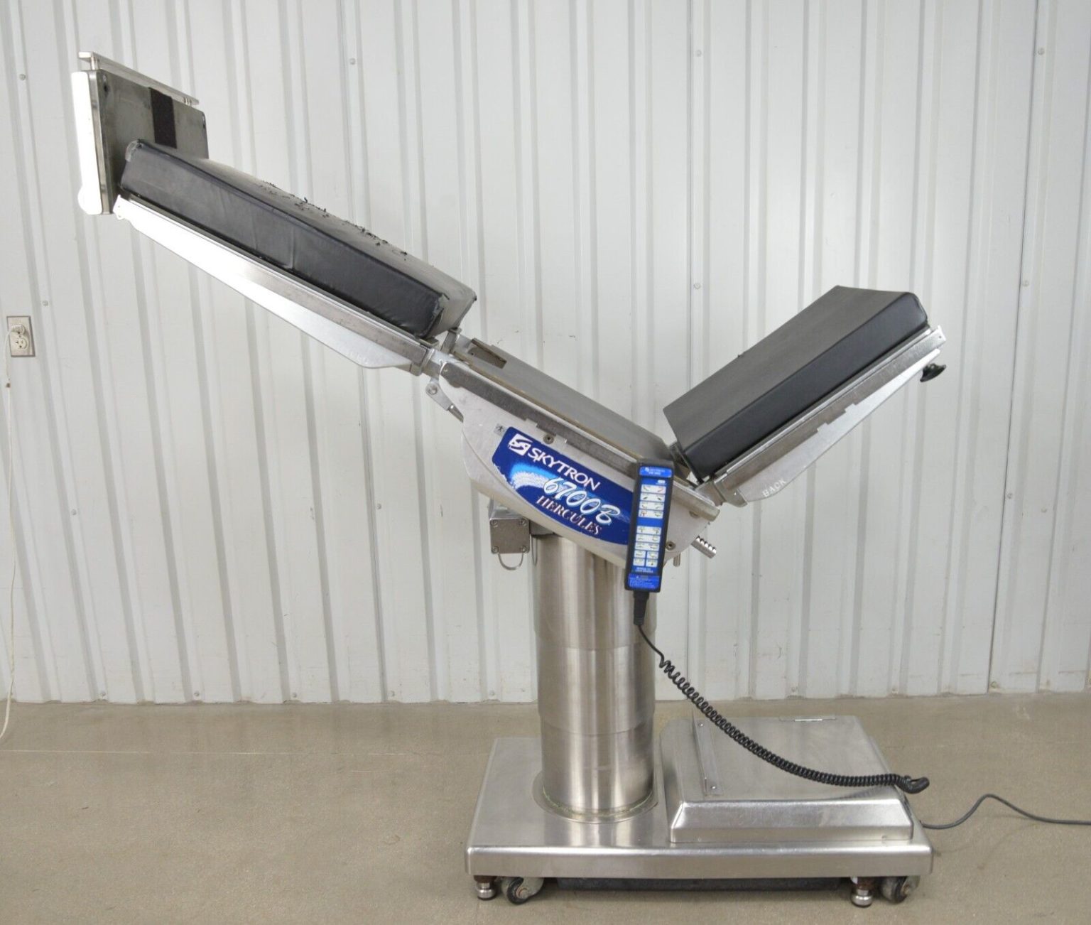 Stryker Skytron 6700B Hurcules Surgical Table W/ Skytron Remote – Rhino ...
