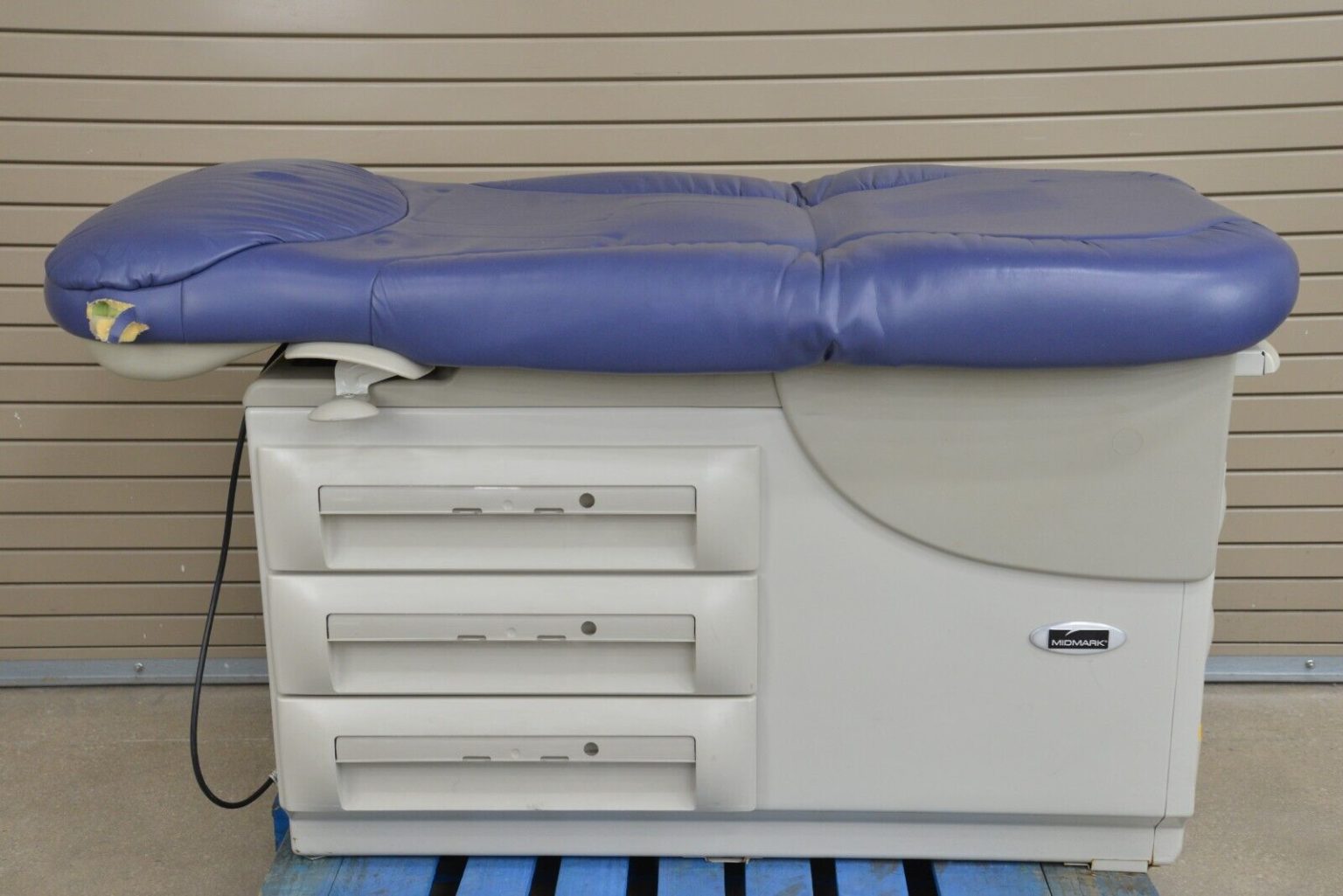 Midmark 604-001 Barrier Free Manual Examination Table – Rhino Trade LLC